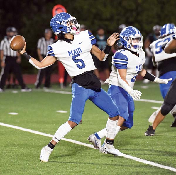 Sabers notch 27-7 win on emotional night for Na Alii | News, Sports, Jobs - Maui News